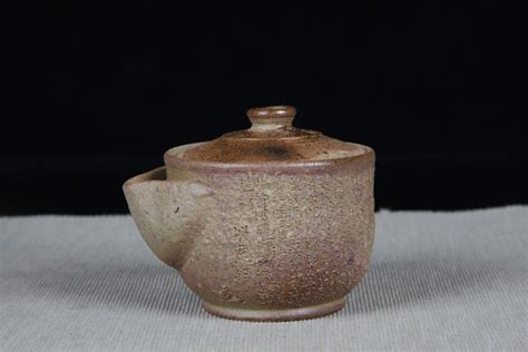 日本备前烧 备前烧宝瓶急需 通体刻绘菠萝蜜心经 落灰火痕金银釉烧制完美 日本备前烧 日本茶道 主营日本铁壶日本老铁壶日本南部铁壶日本香炉日本杯托日本火钵日本花器日本茶釜