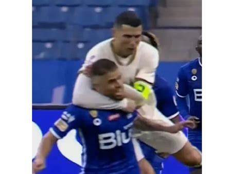 Cristiano Ronaldo Dá “mata Leão” Em Ex Jogador Do Flamengo Vgn