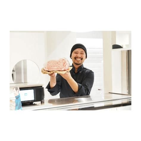 おいしい精肉店 こんにちは おいしい精肉店のハンバーグは 繋ぎ一切無しで お塩でいただきます。 肉々しいお肉の旨味を 是非ご賞味