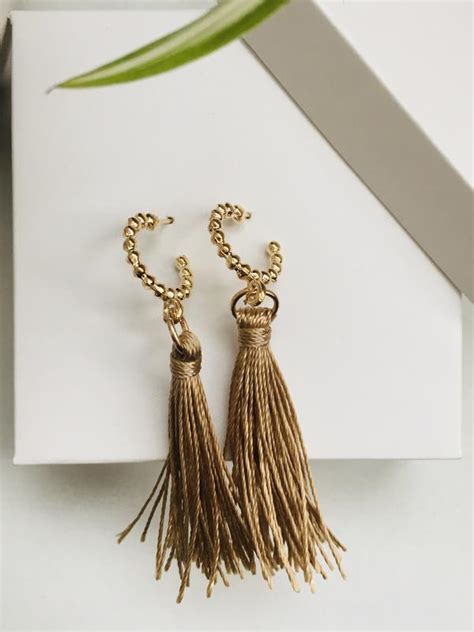 Сережки з хвостиком — ціна 55 грн у каталозі Сережки Купити аксесуари за доступною ціною на Шафі