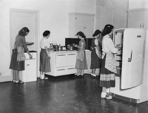 30 Fascinating Vintage Photographs Of Girls Home Economics Classes From
