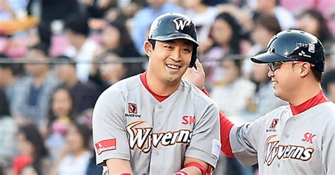 데뷔 첫 20홈런 Sk 정의윤 정경배 코치님께 감사드린다