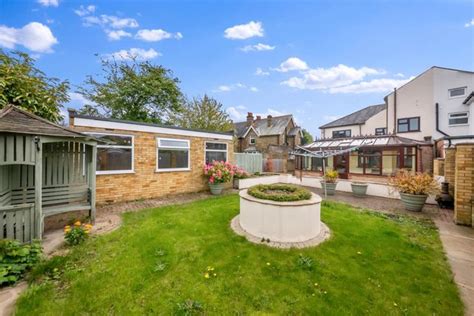 New Road Hillingdon Uxbridge Ub8 5 Bedroom Semi Detached House For