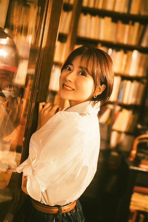 水瀬いのり、オリジナルハーフアルバム『heart Bookmark』アートワーク公開。初の海外ロケ Barks