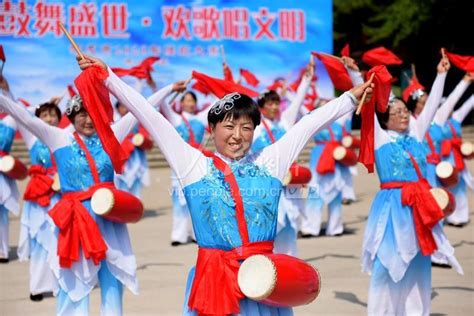 山东荣成：渔家腰鼓舞起来 人民图片网