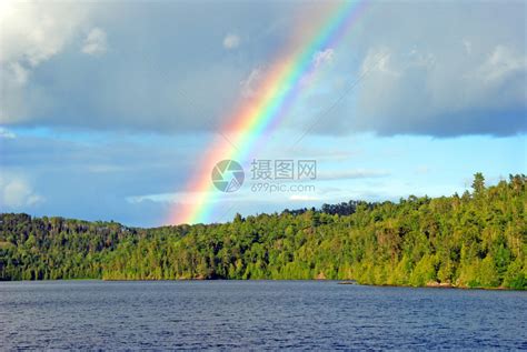 边界水域Ottertrack湖上的彩虹高清图片下载 正版图片503231635 摄图网