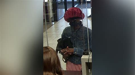 Florida Teen Attempts To Rob Bank Wearing Mask And Large Pink Shower