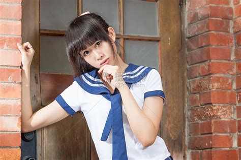 校外穿校服的亚洲女学生建筑大学孩子青少年学校学生女性喜悦瞳孔教育高清图片下载 正版图片322077048 摄图网