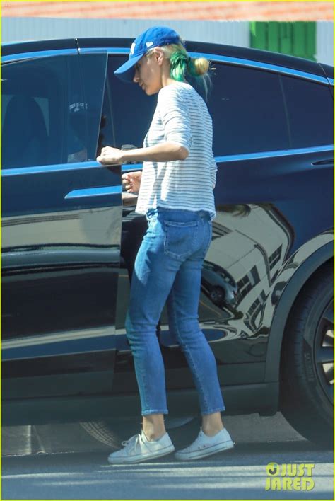 Mila Kunis Now Has Blonde Hair With Bright Blue Tips Photo 4359795