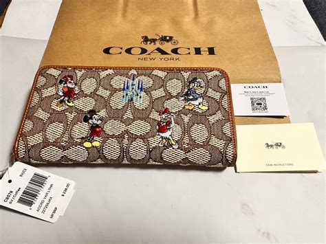 【未使用】16 新品未使用 1円！ Coach 長財布 ディズニー コラボ アウトレット C8578の落札情報詳細 ヤフオク落札価格検索