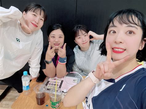 배드민턴 팔방미라🏸 진지한 남편과 그냥마냥 신난 나🤣 내 입은 왜 다물어지지않는거지 배드민턴치는부부 부부배드민턴 민턴부부 부부취미 Instagram