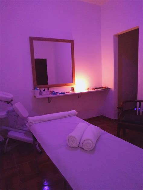 Sala De Massoterapia Em 2023 Massoterapia Dicas De Massagem Ideias