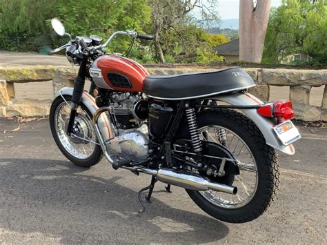 Rigorously Restored 1969 Triumph Bonneville T120r Will Surely Tickle