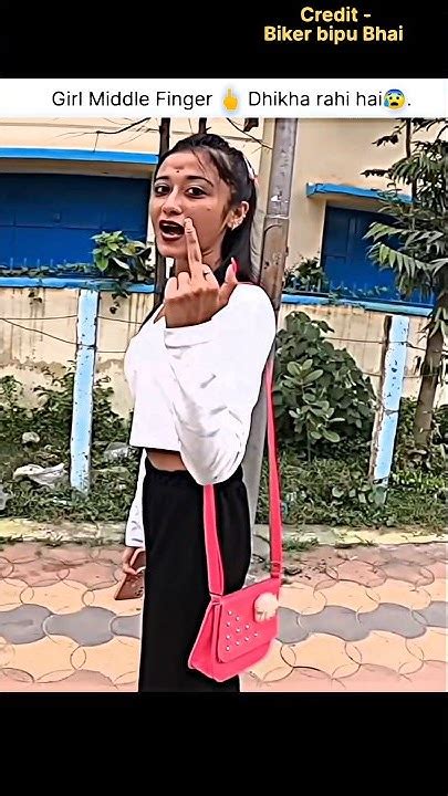 Chapri Girl Middle Finger🖕 Dhikha Rahi🤬 Shorts Bike Rider