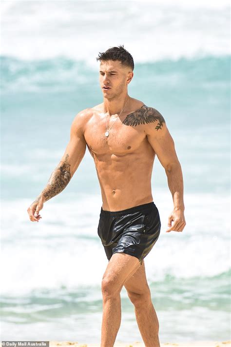 Big Brother VIP S Josh Carroll Flaunts His Ripped Torso At Outdoor Gym Before Taking A Dip In