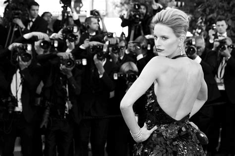 15 Seemingly Perfect Celebrities With Surprising Physical Imperfections