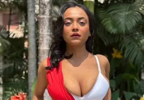 Nehal Vadoliya Wiki Age Photos Height Net Worth Ullu Actress Web