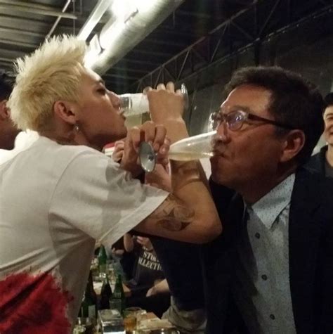 Exo S Tao Takes A Love Shot With Sm Entertainment S Lee Soo Man