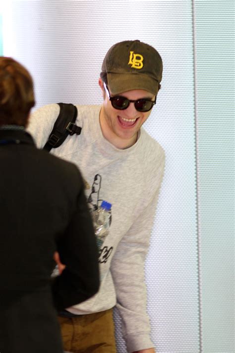 Robert Pattinson Gallery And New Pictures Of A Smiley Rob Landing In Miami