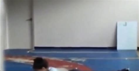 Deux Coquines Surprise Au Gymnase Eporner