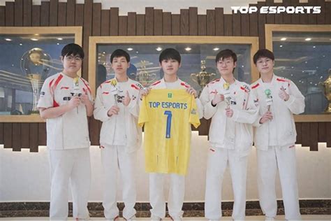 次元壁破了！tes联动利雅得胜利，jackeylove带队互换队服交流足球战队