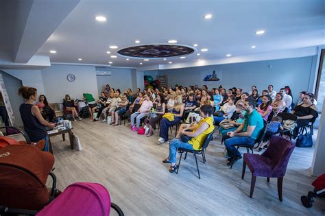 Училище за Училище за бременни и родители Мама знае