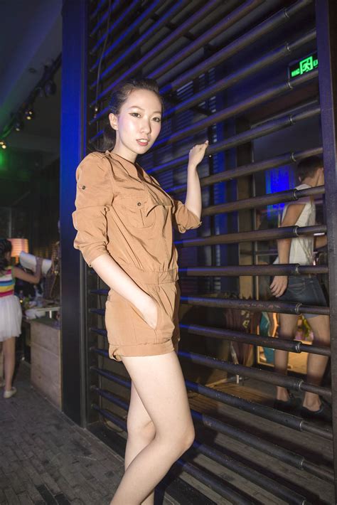 调皮妹纸 佳能 Eos 5d Mark Iii套机配24 70mmii镜头 样张 Pconline数码相机样张库