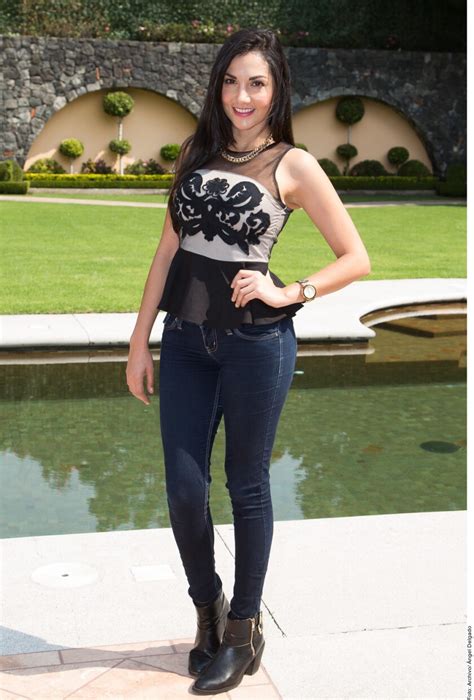 Cynthia Alesco Escapa De La Sombra De Mark Tacher Los Angeles Times