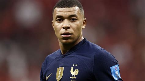 Choqué Par Son Physique Mbappé Pense Voir Un Monstre