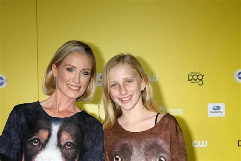 Los Angeles 10 De Enero Jessica Tuck Samara Koseff En Cw Network Presenta Premios Mundiales