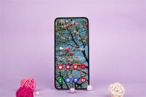 没有哪个女孩能拒绝这么漂亮的手机吧，galaxy S23悠雾紫色，很乖巧的紫色，稍稍还带点粉，优雅中又有点小俏皮，我一老爷们都爱不释手，整体