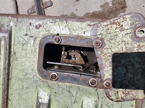 1967 1972 Suburban Clamshell Tailgate
