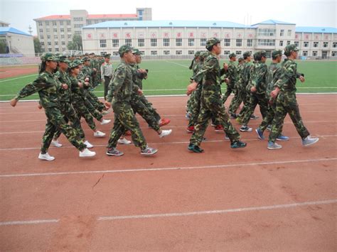 我校2015年军训圆满结束 大庆师范学院