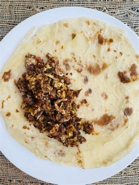 Mexican Style Machaca And Eggs Breakfast Burrito Cuernakitchen