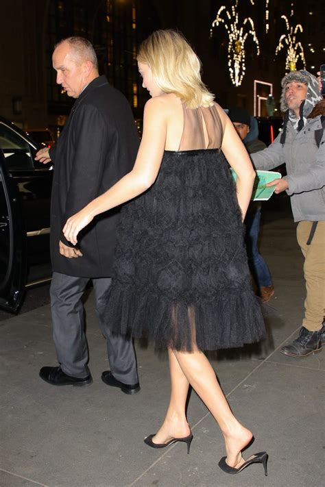 More Of Margot Robbies Sexy Feet Rcelebbarefoot