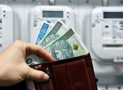 Jak oszczędzać prąd w domu Sprawdź jak nie przekroczyć 2000 kWh