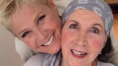 Xuxa Faz Linda Homenagem à Mãe Te Amo Saudades Do Seu Cheiro