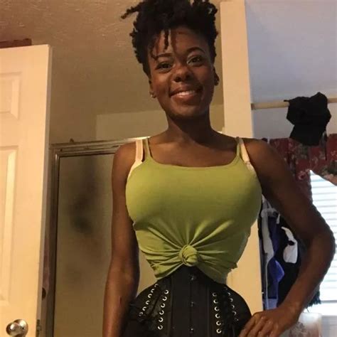 Woman Uses Corset To Shrink Waist To Just 16 Inches But Lovers Dont