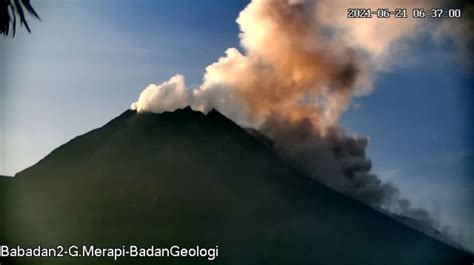 Dalam 24 Jam Merapi Keluarkan 5 Kali Awan Panas Dan 15 Kali Guguran Lava