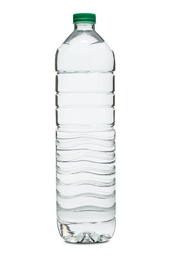 흰색 배경에 분리된 클리핑 경로가 있는 플라스틱 물병입니다 0명에 대한 스톡 사진 및 기타 이미지 0명 가득 찬 건강한