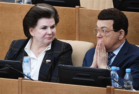 Пришла и спела Иосифа Кобзона в больнице навестила Валентина Терешкова