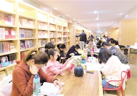 内蒙古日报数字报 鸿雁落青城 全城飘书香