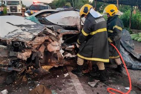 Idoso Morre Em Acidente Entre Picape E Caminhonete Em Cáceres Cáceres