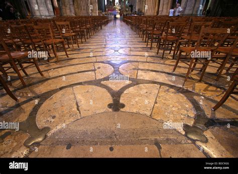 Labyrinthe cathédrale Banque de photographies et dimages à haute résolution Alamy