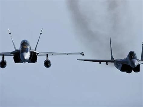 F18 Super Hornet Vs Hornet