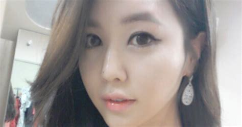 강예빈 착시의상 가슴 훤히 노출 속옷만 입은 듯