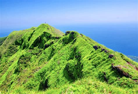 八丈富士 」登山｜山頂へと続く天空の道と、絶景のお鉢巡り
