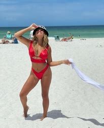 Insta Kayla Braxton Wearing A Bikini At A Beach Phun Org Forum