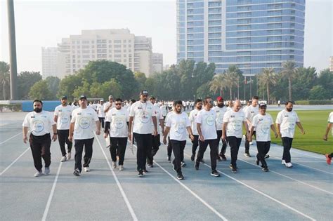 شرطة دبي تنظم فعالية المشي تزامناً مع تحدي اللياقة صحيفة الخليج