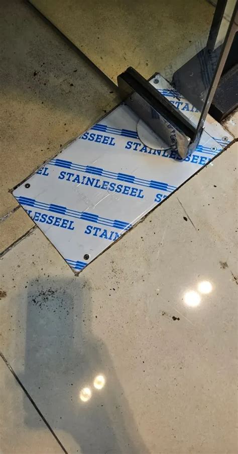 금방 와주셔서 고장난 부분을 꼼꼼하고 신속하게 교체해주셨습니다 친절하시고 응대도 잘해주십니다 날이 추워서 작업환경이 좋지 않으셨을텐데 애써주셔서 감사합니다 사업